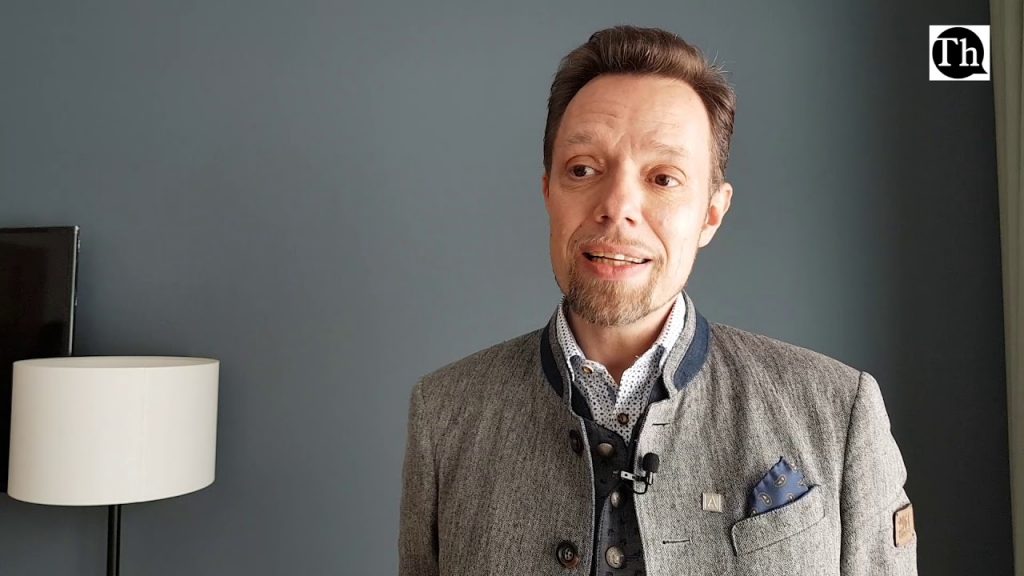 GM Jörg Hansmann erklärt das neue Ameron Neuschwanstein - Tophotel.de