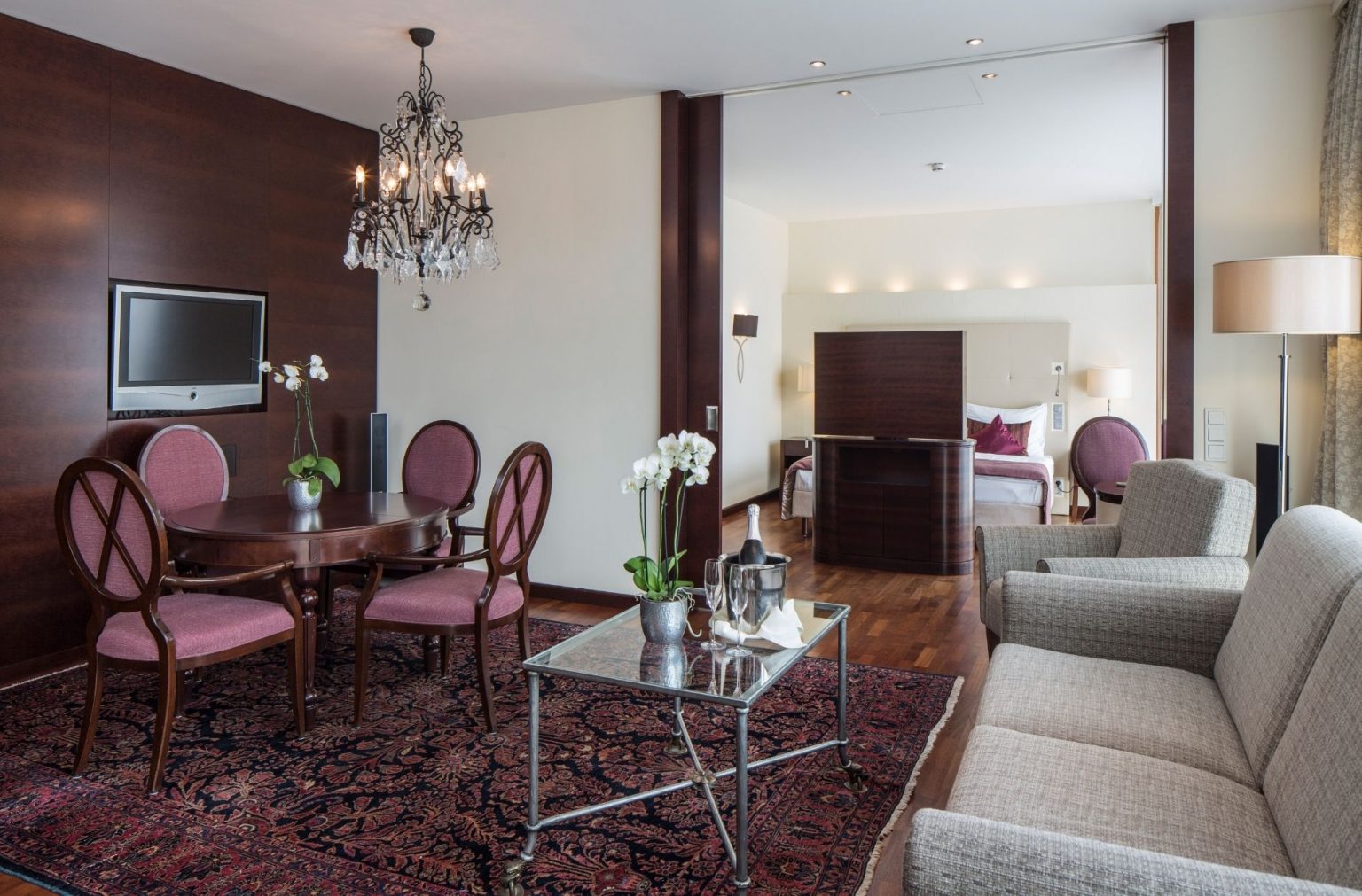 Christian Harisch ist neuer Betreiber des Hotel Schloss Lebenberg in ...