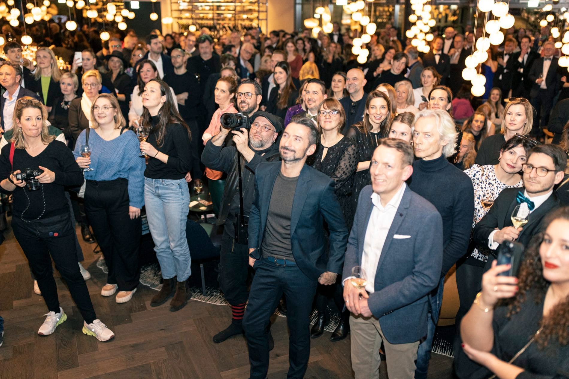 Cloud One Hamburg-Kontorhaus feiert Grand Opening - Tophotel.de